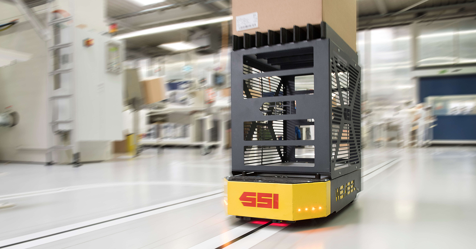 Automated transfer of goods to AGV - steute Leantec